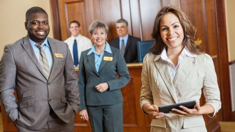 Profesi Panitera: Tugas, Jobdesk, Gaji, Keahlian dan Jenjang Karir