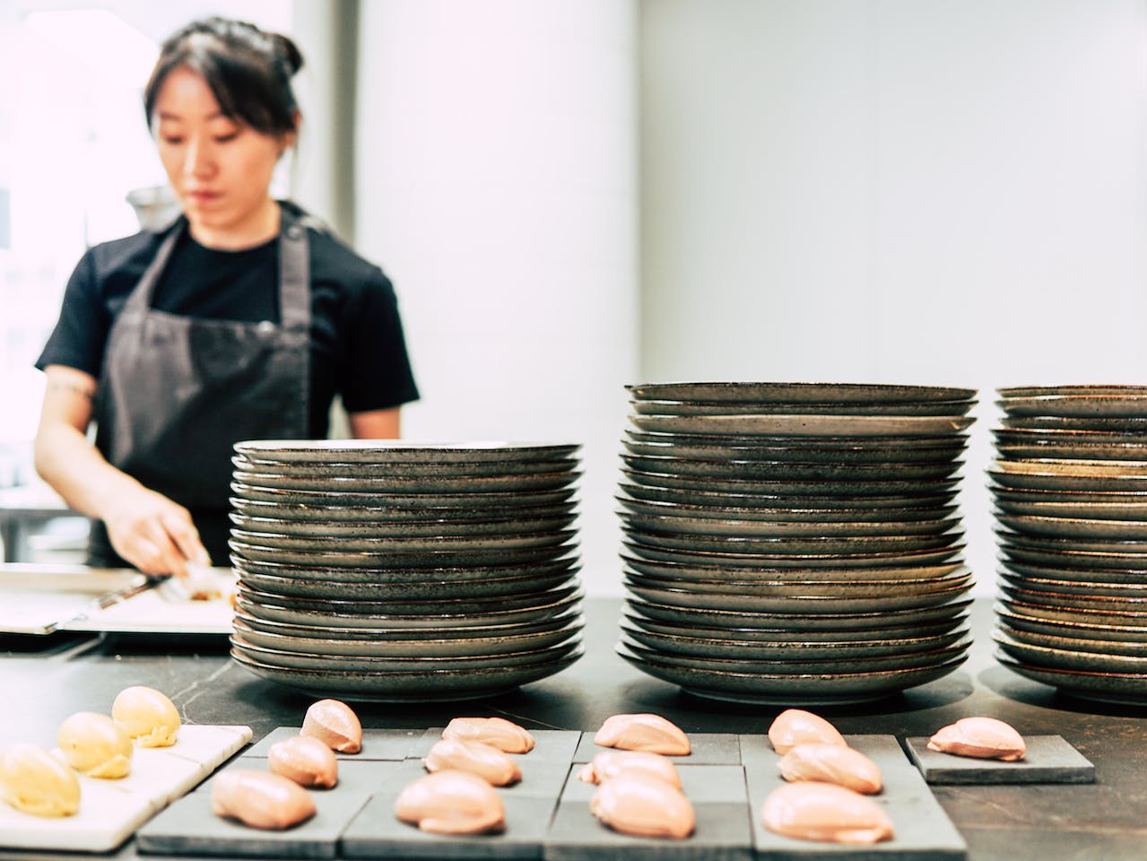 Tugas Cook Helper dan Syarat Menjadi Cook Helper Terbaru - Mployee