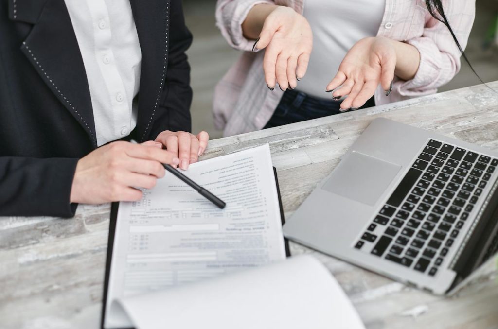 Tugas Admin Notaris serta Gajinya - Mployee